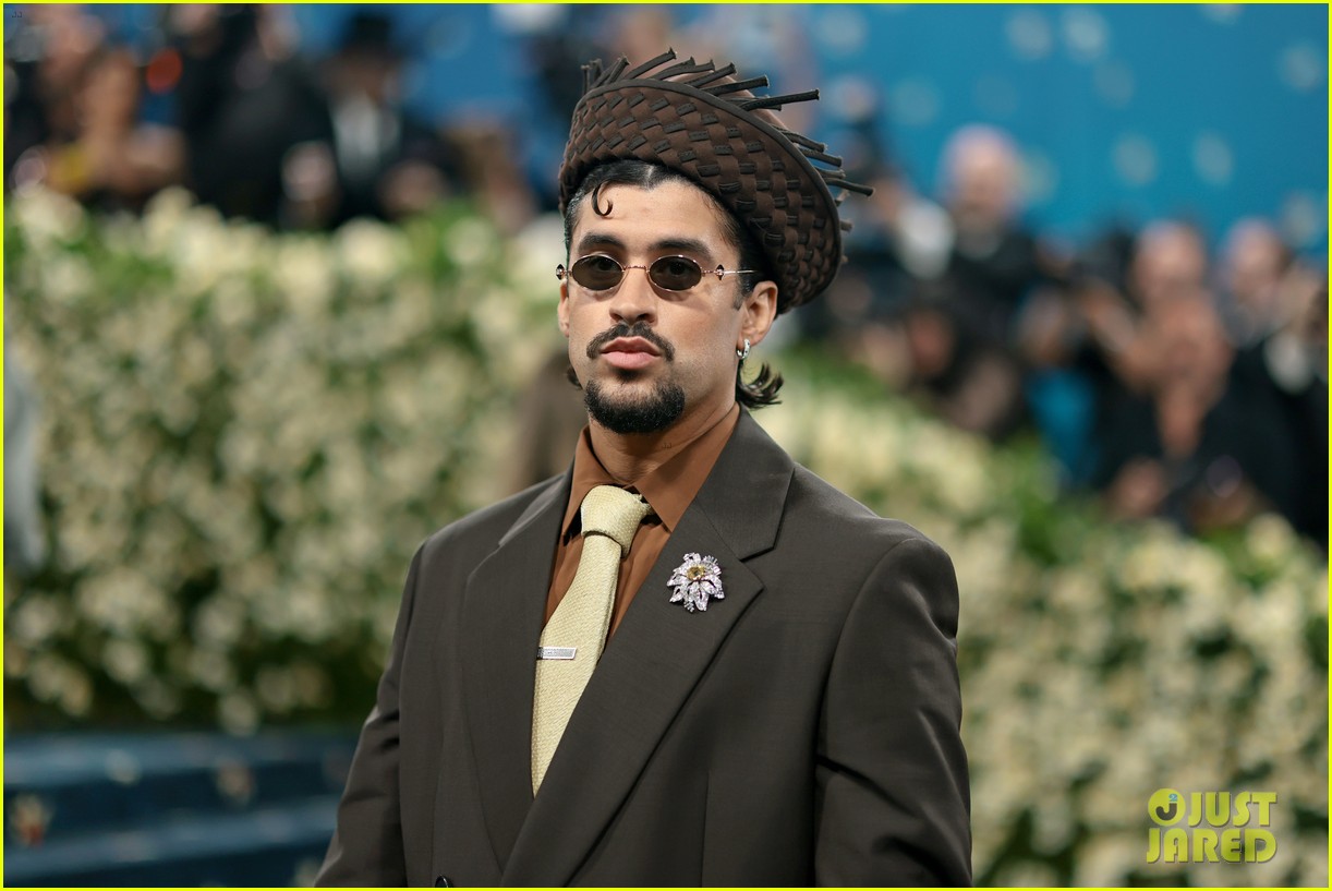 Who Is Bad Bunny Dating? Rumored & Confirmed Dating History: Photo ...