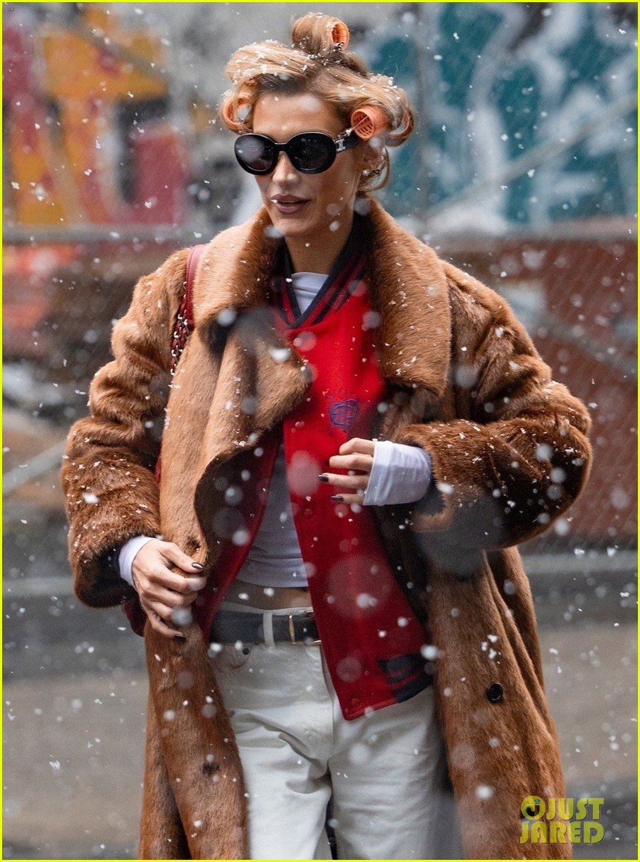 Bella Hadid Pauses to Catch Snowflakes on Snowy Day in NYC: Photo ...