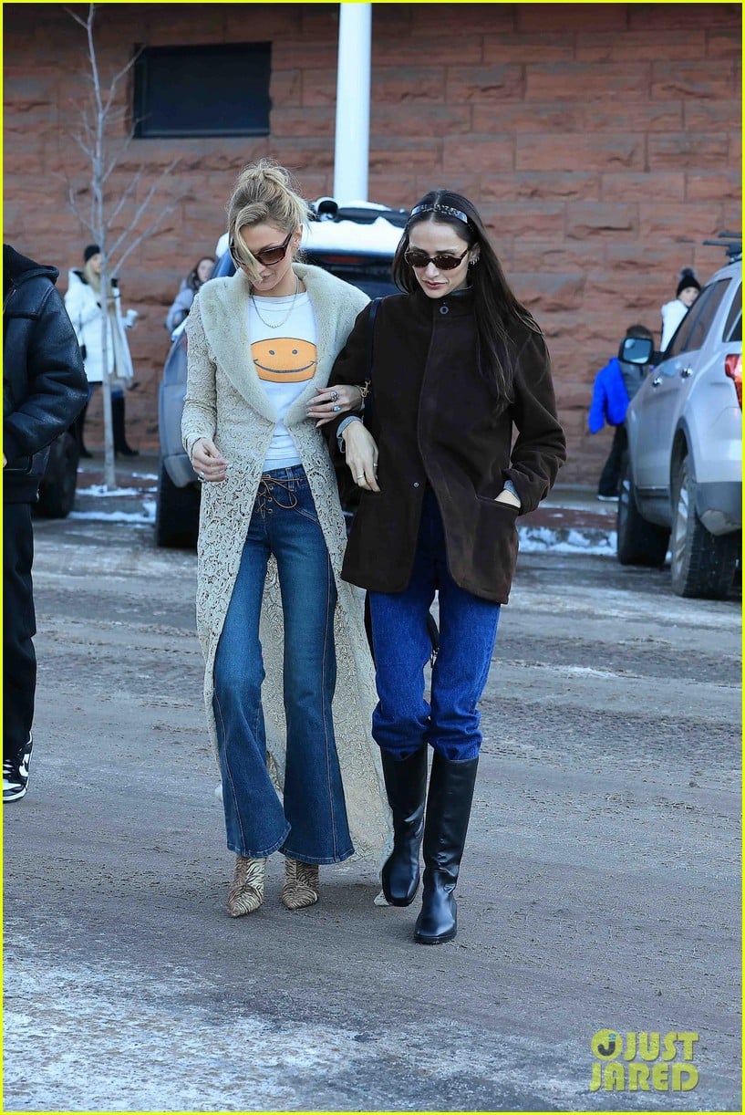 Bella Hadid Shows Off Her Off-Duty Model Style While Stepping Out in ...