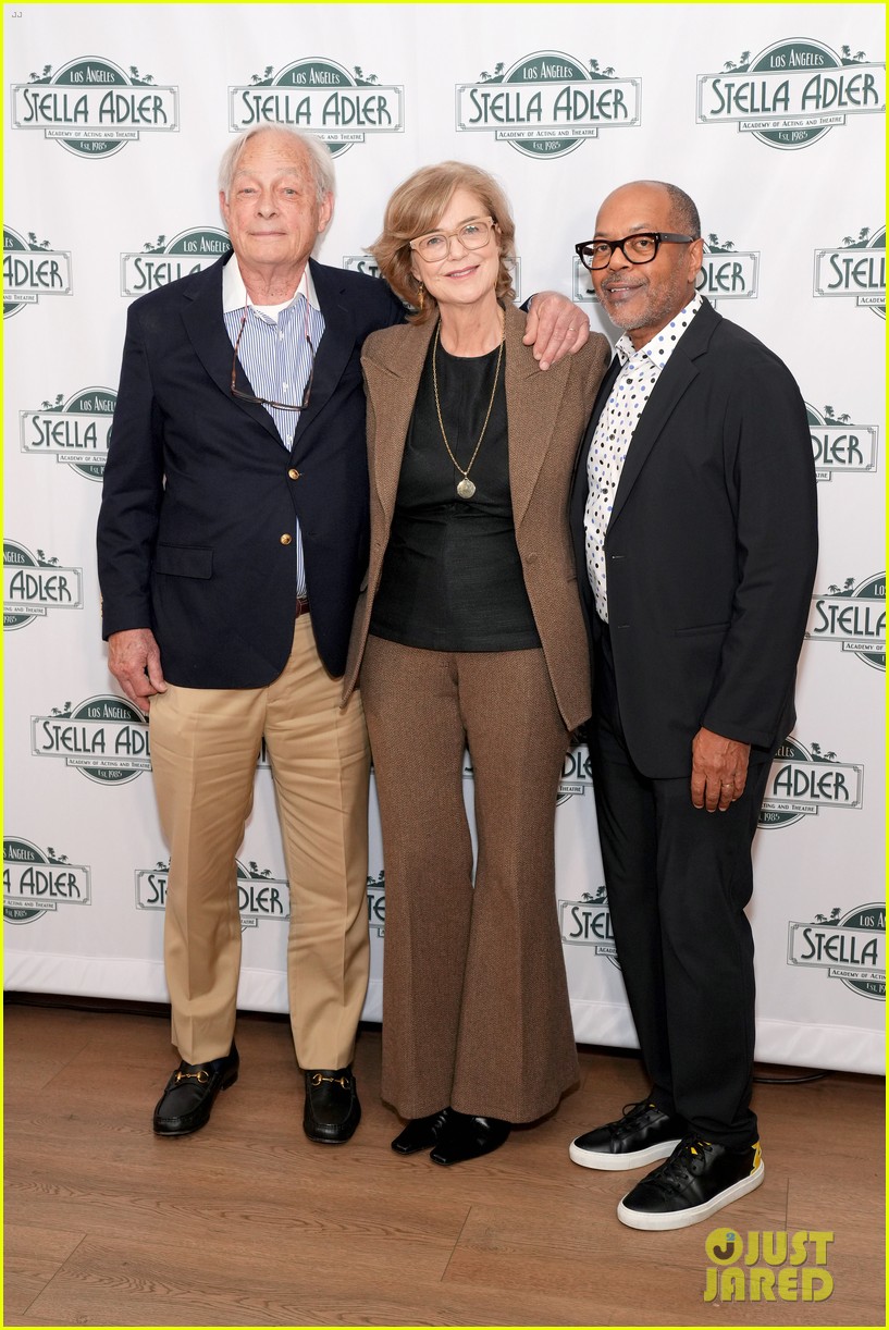 Marvel Stars Mark Ruffalo & Don Cheadle Reunite at 'All the President's ...