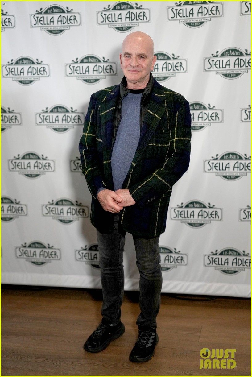 Marvel Stars Mark Ruffalo & Don Cheadle Reunite at 'All the President's ...