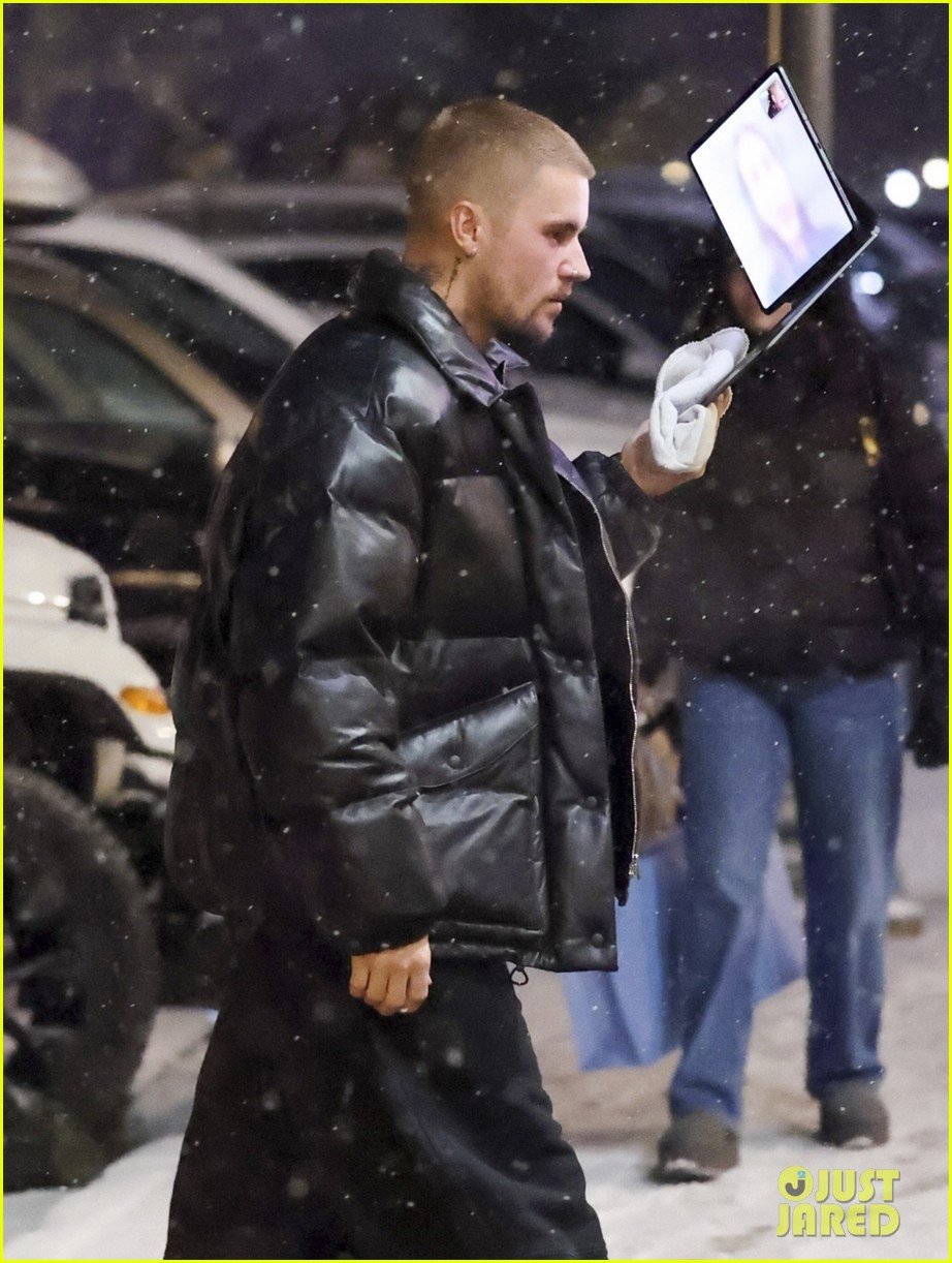 Justin Bieber FaceTimes Wife Hailey While Stepping Out for Dinner in ...