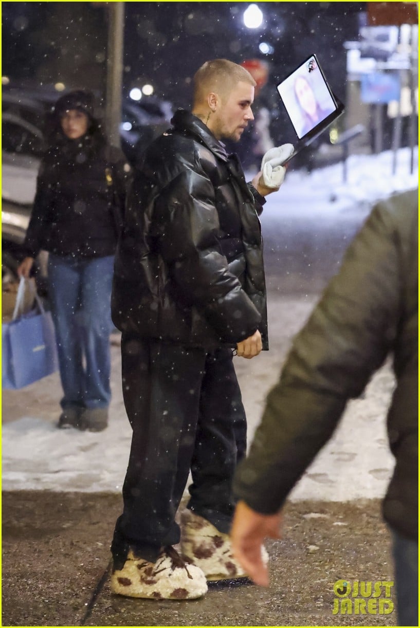 Justin Bieber FaceTimes Wife Hailey While Stepping Out for Dinner in ...