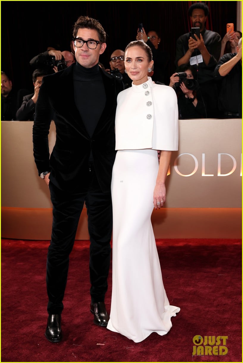 Emily Blunt & John Krasinski Make Picture Perfect Couple at Golden ...
