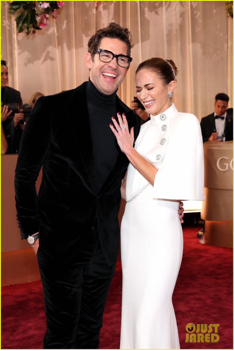 Emily Blunt & John Krasinski Make Picture Perfect Couple at Golden ...