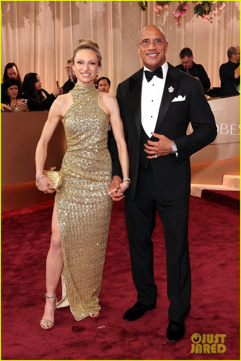 Emily Blunt & John Krasinski Make Picture Perfect Couple at Golden ...