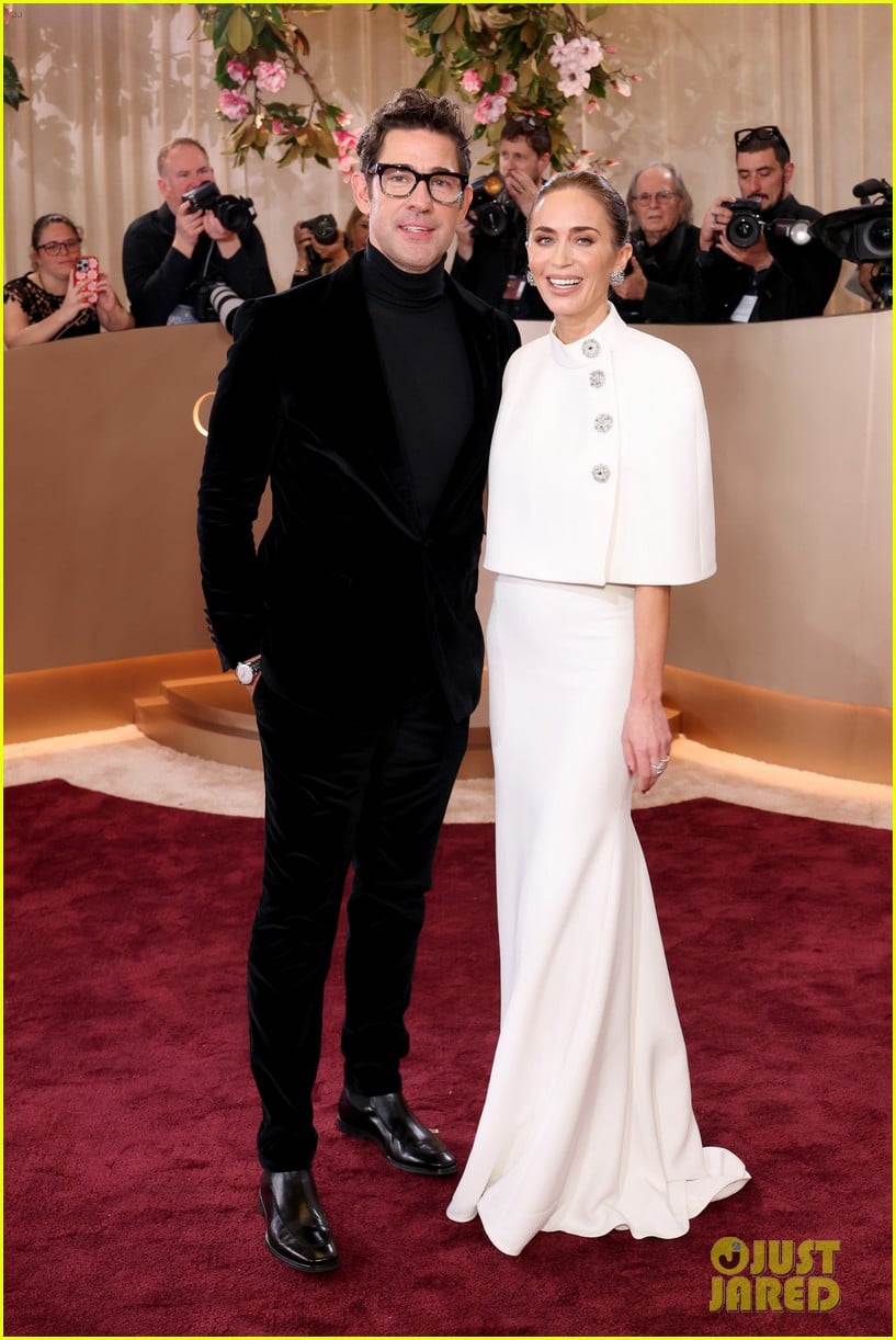 Emily Blunt & John Krasinski Make Picture Perfect Couple at Golden ...