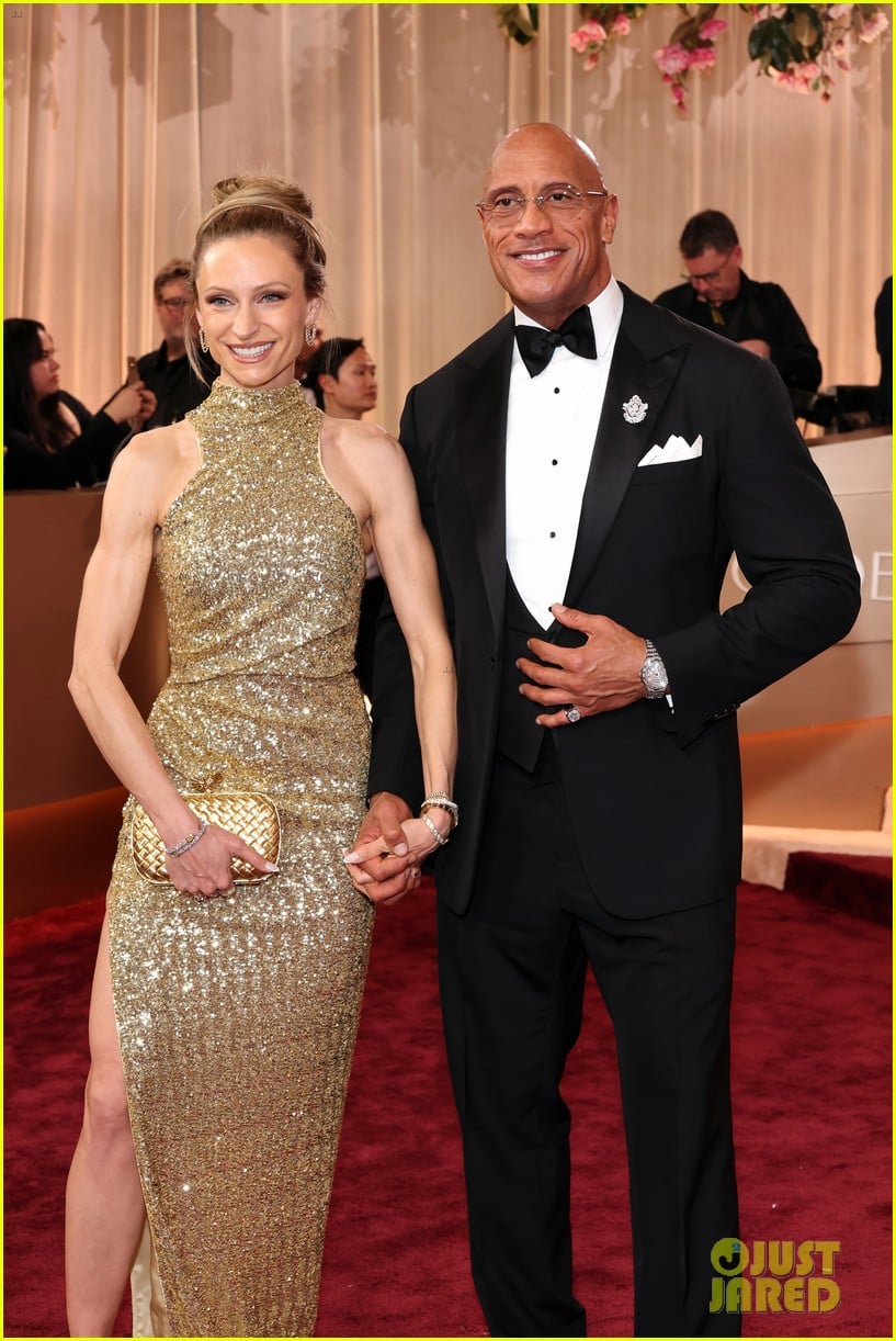 Emily Blunt & John Krasinski Make Picture Perfect Couple at Golden ...