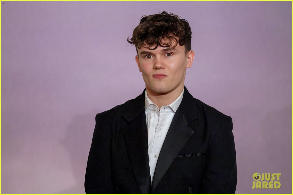 Bridgerton's Yerin Ha Has Cinderella Moment at Season 4 Premiere in ...