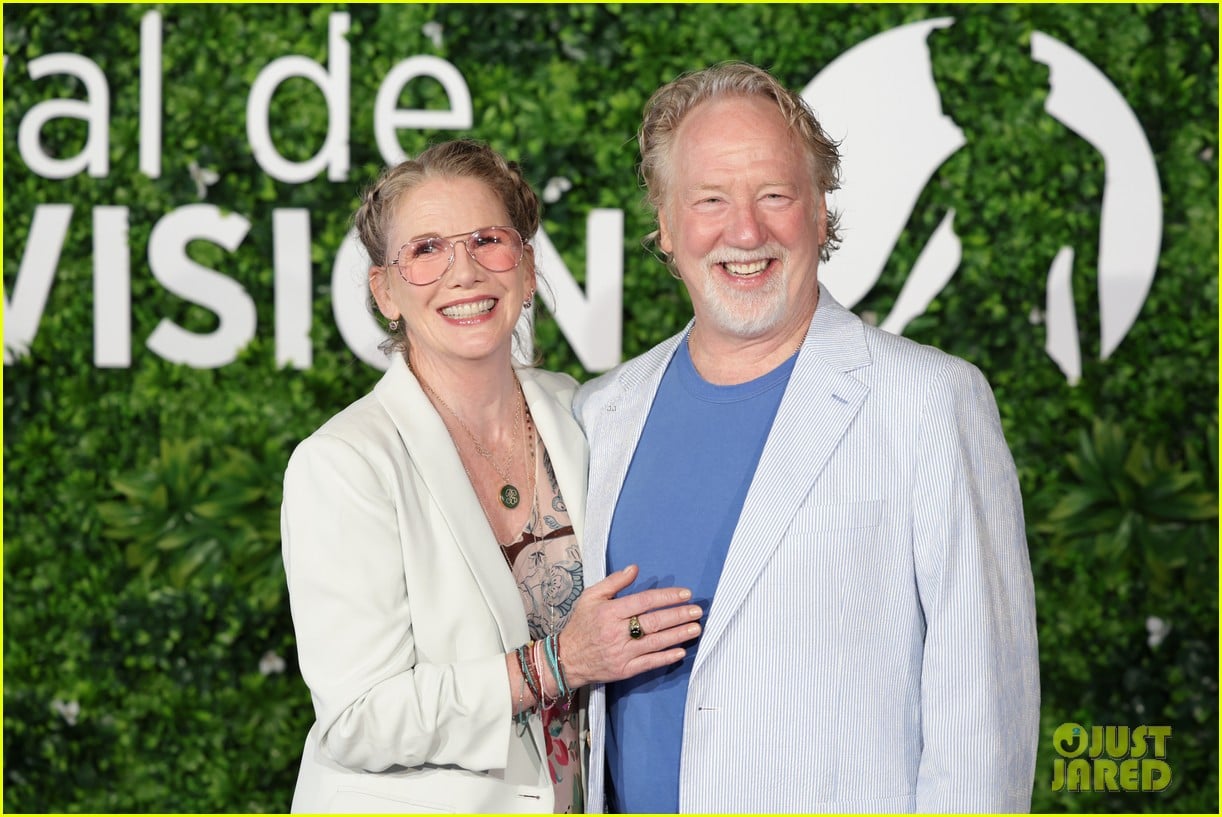 Timothy Busfield's Lawyer Issues Statement After He Surrenders to ...