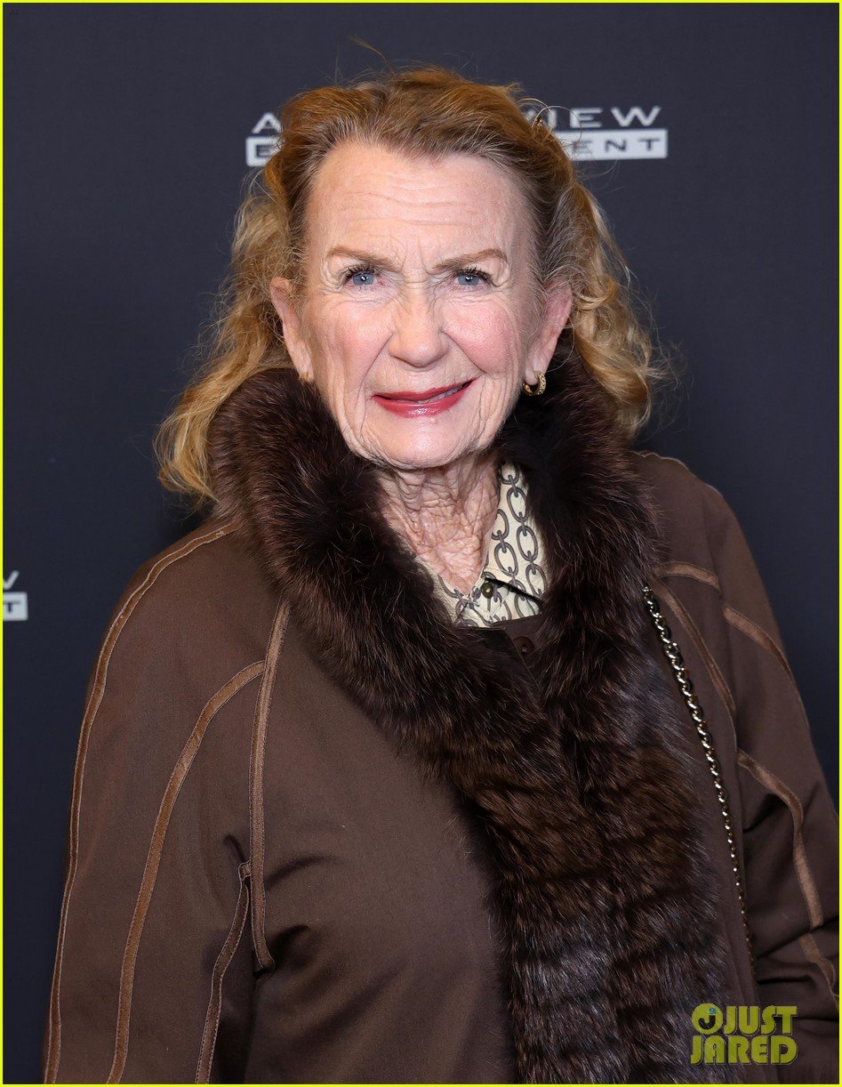 Hollywood Legends Maxwell Caulfield, 66, & Juliet Mills, 84, Make Red ...