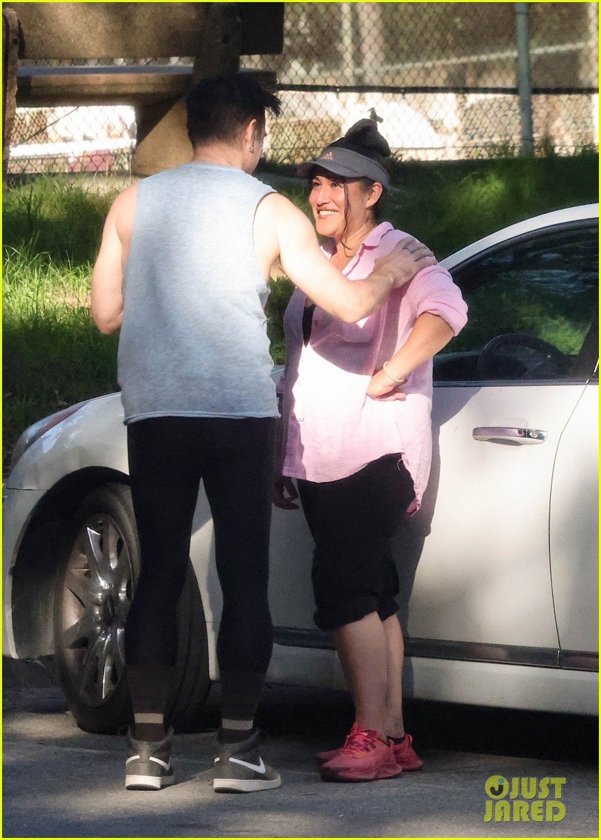 Colin Farrell Catches Up with 'New World' Co-Star Q'Orianka Kilcher ...