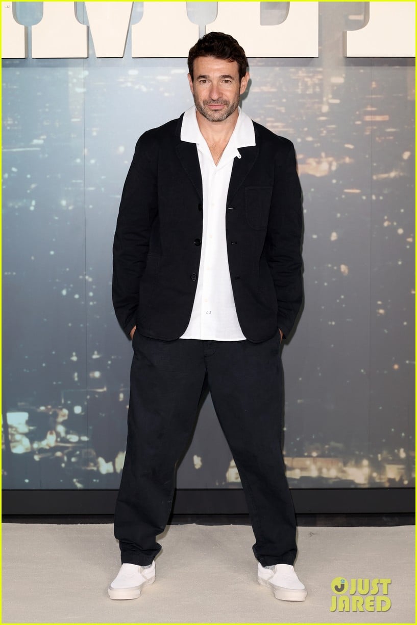 Barry Keoghan Channels His 'Crime 101' Character at UK Premiere With ...