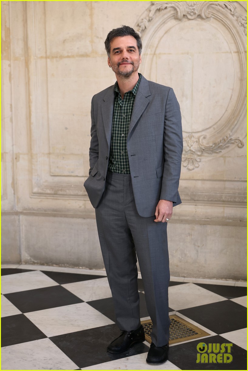 Dior Homme's Paris Show Draws Star-Studded Crowd with Robert Pattinson ...