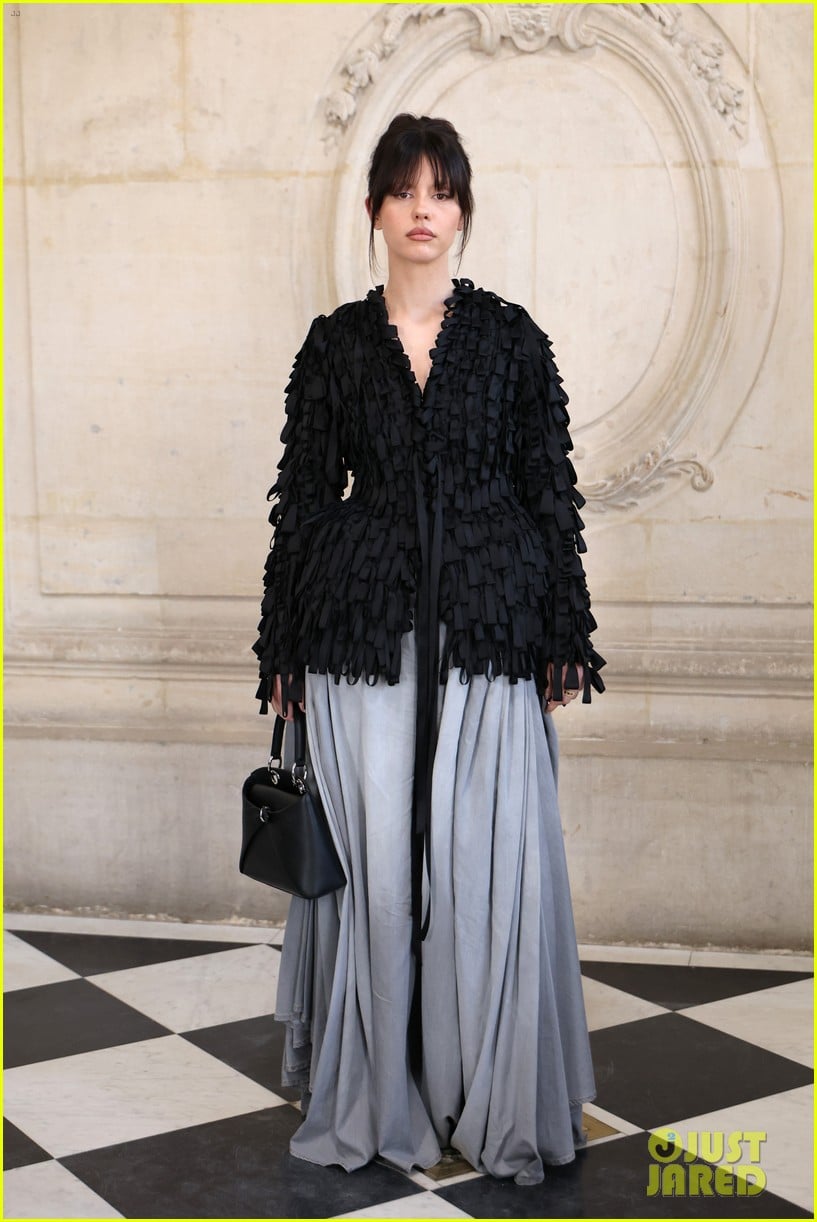 Dior Homme's Paris Show Draws Star-Studded Crowd with Robert Pattinson ...