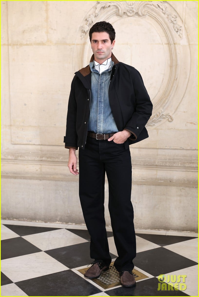 Dior Homme's Paris Show Draws Star-Studded Crowd with Robert Pattinson ...