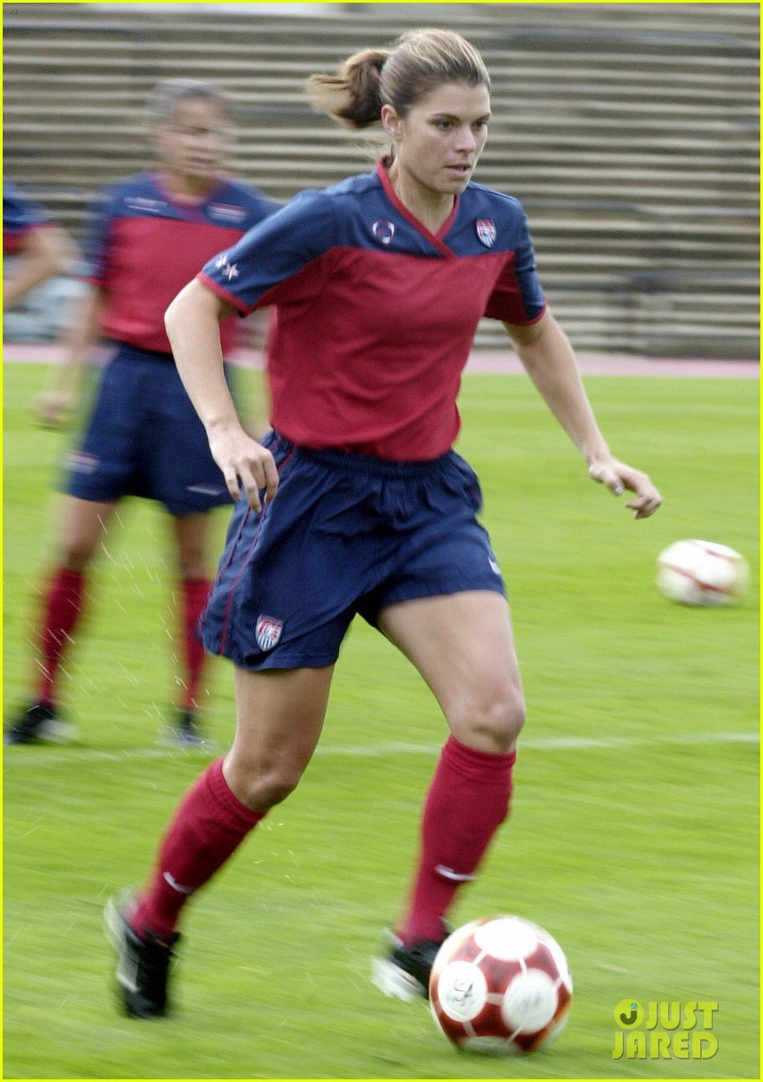 Emily Bader to Play Soccer Star Mia Hamm In New Netflix Movie: 'This Is ...