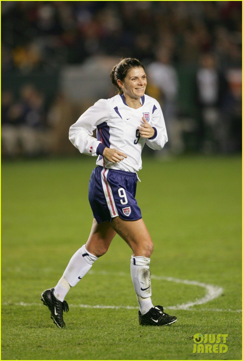 Emily Bader to Play Soccer Star Mia Hamm In New Netflix Movie: 'This Is ...