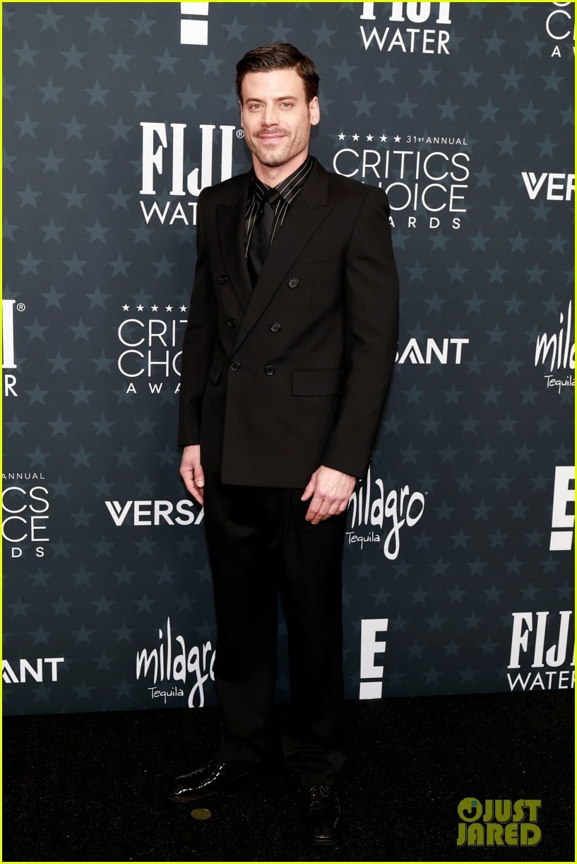 François Arnaud Reacts to Miley Cyrus Being 'So In' for 'Heated Rivalry ...