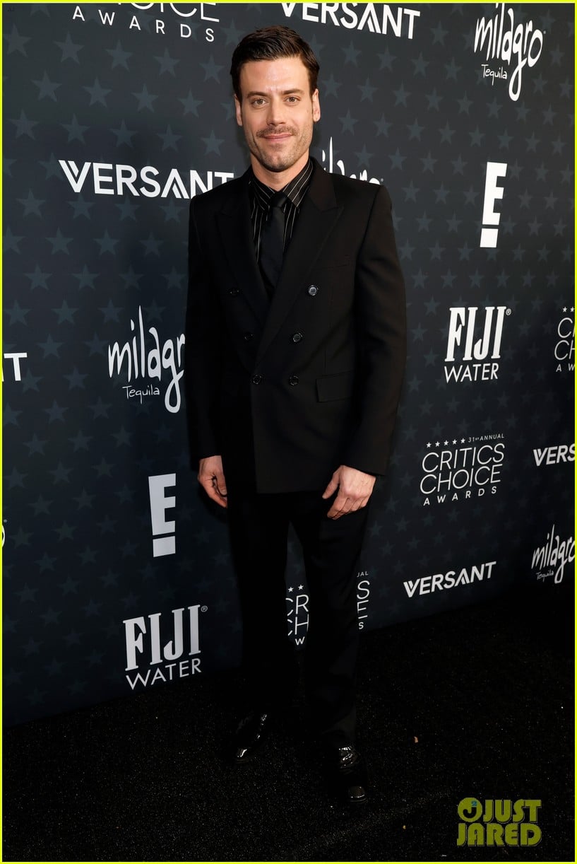 François Arnaud Reacts to Miley Cyrus Being 'So In' for 'Heated Rivalry ...