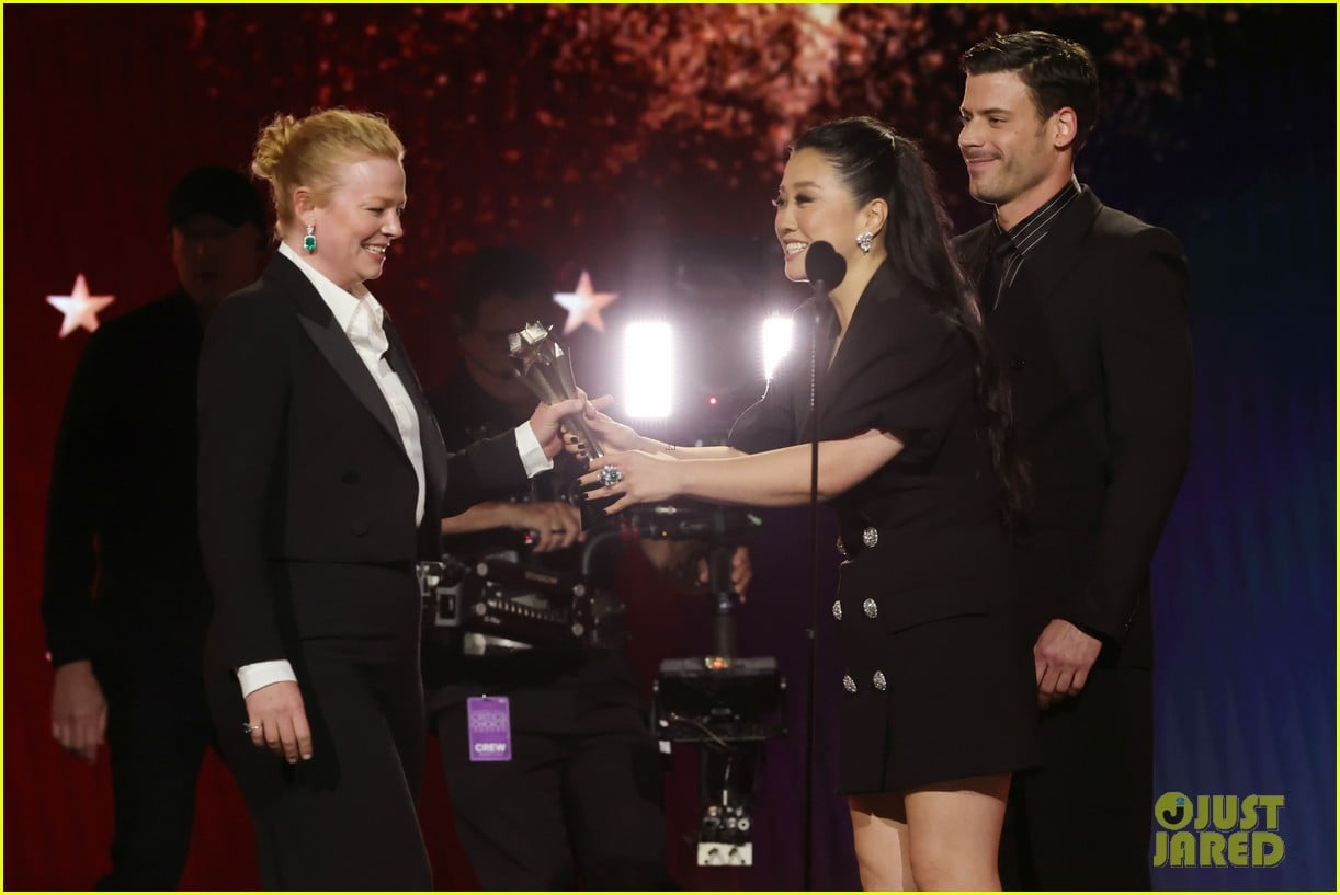 François Arnaud Reacts to Miley Cyrus Being 'So In' for 'Heated Rivalry ...