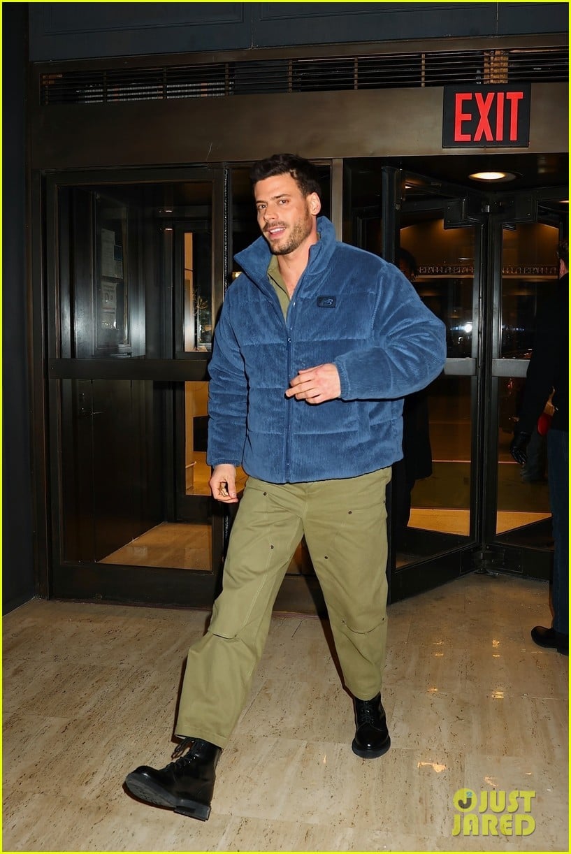 Heated Rivalry's François Arnaud Says Scott Hunter Is 'A Little ...