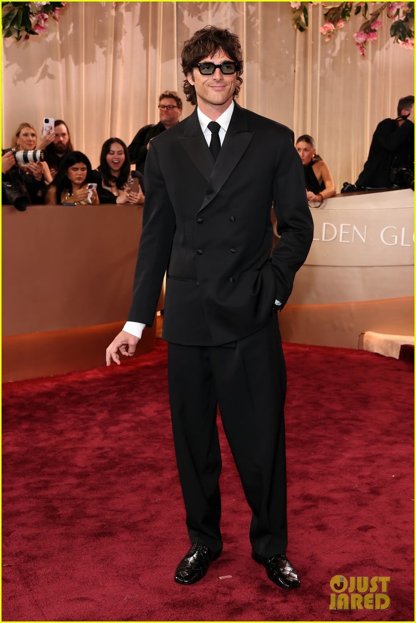 'Frankenstein' Stars Jacob Elordi, Mia Goth, & Oscar Isaac Coordinate ...