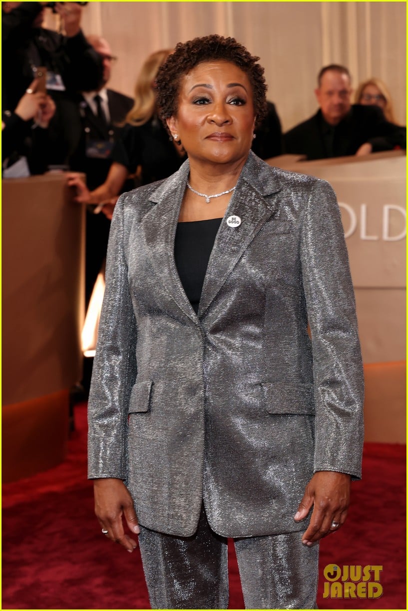 What Do the Pins Say That the Stars Are Wearing at Golden Globes 2026 ...