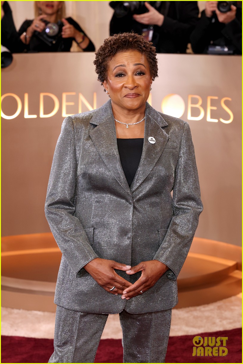 What Do the Pins Say That the Stars Are Wearing at Golden Globes 2026 ...