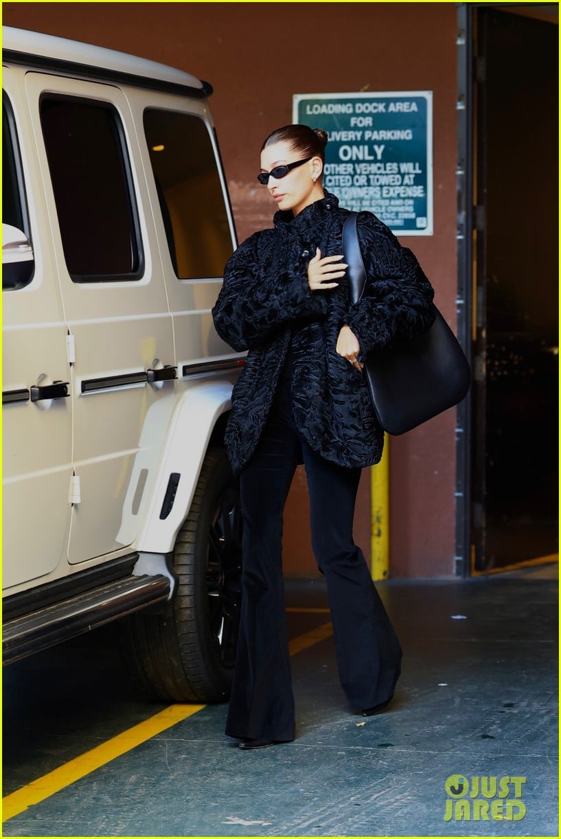 Hailey Bieber Wears All Black as She Visits Anastasia Spa in Beverly ...