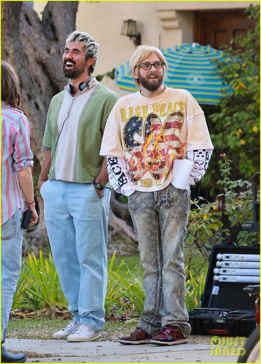 Jonah Hill Nearly Unrecognizable in Blonde Wig & Bedazzled Outfit on ...