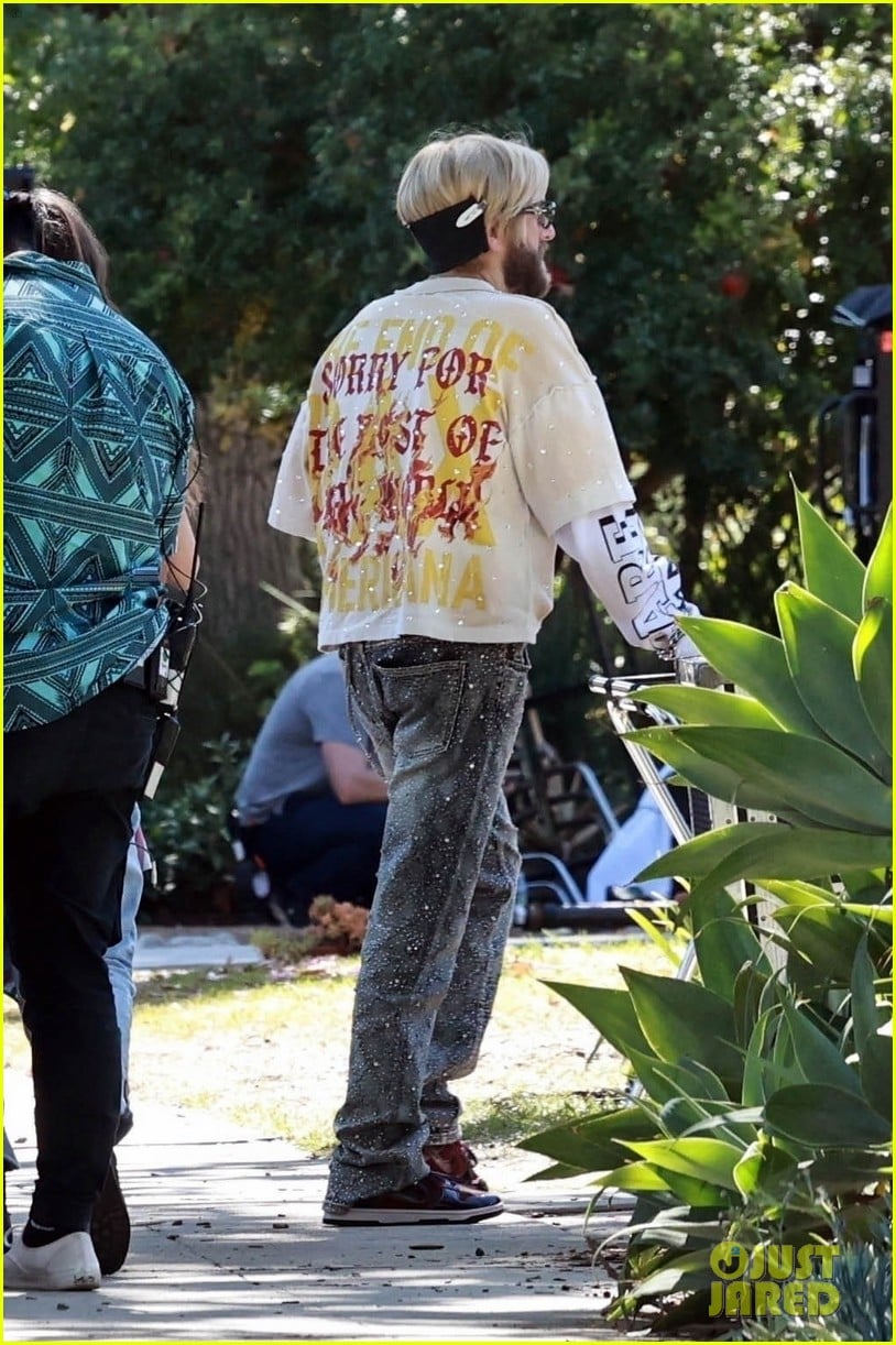 Jonah Hill Nearly Unrecognizable in Blonde Wig & Bedazzled Outfit on ...