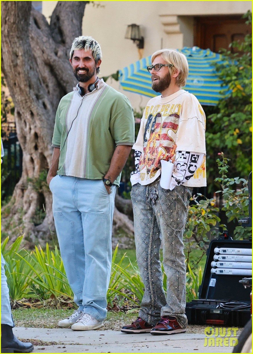 Jonah Hill Nearly Unrecognizable in Blonde Wig & Bedazzled Outfit on ...
