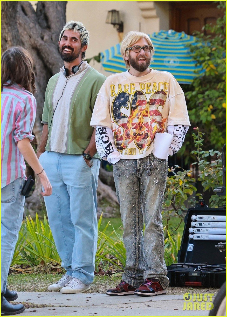 Jonah Hill Nearly Unrecognizable in Blonde Wig & Bedazzled Outfit on ...