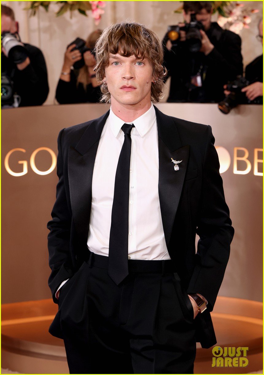 Golden Globes Producers Defend Awkward 'Heated Rivalry' Moment with UFC ...