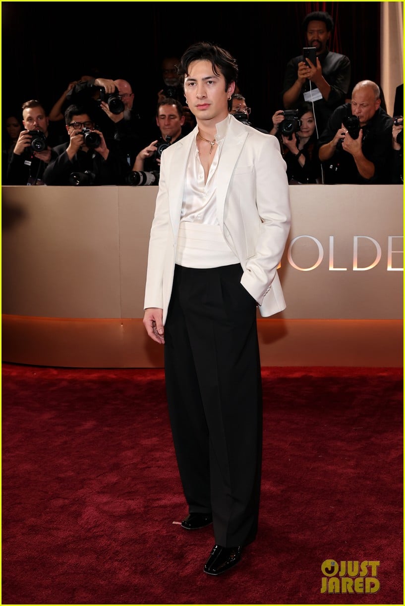 Heated Rivalry's Hudson Williams Makes His Golden Globes Debut in Sleek ...