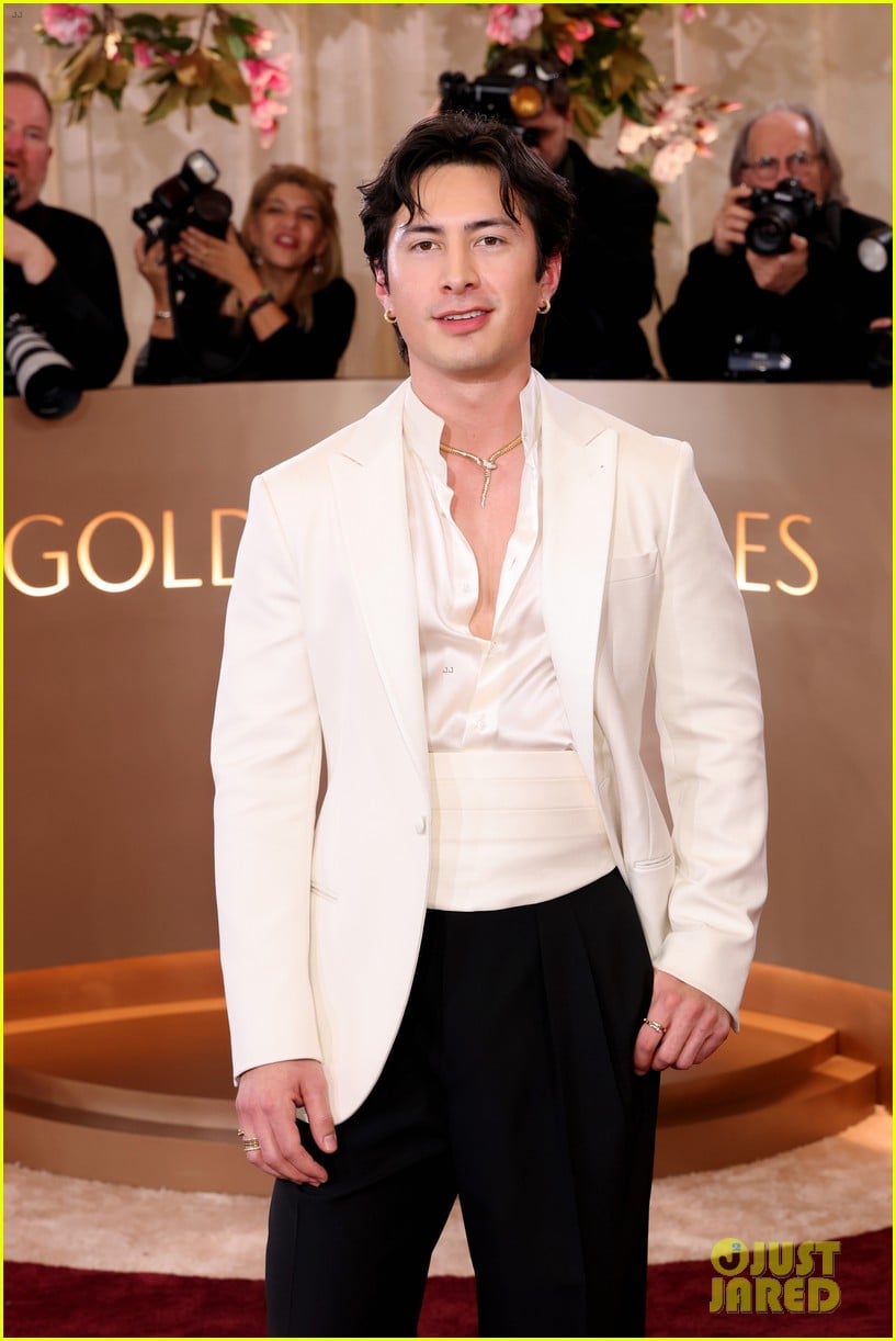 Heated Rivalry's Hudson Williams Makes His Golden Globes Debut in Sleek ...