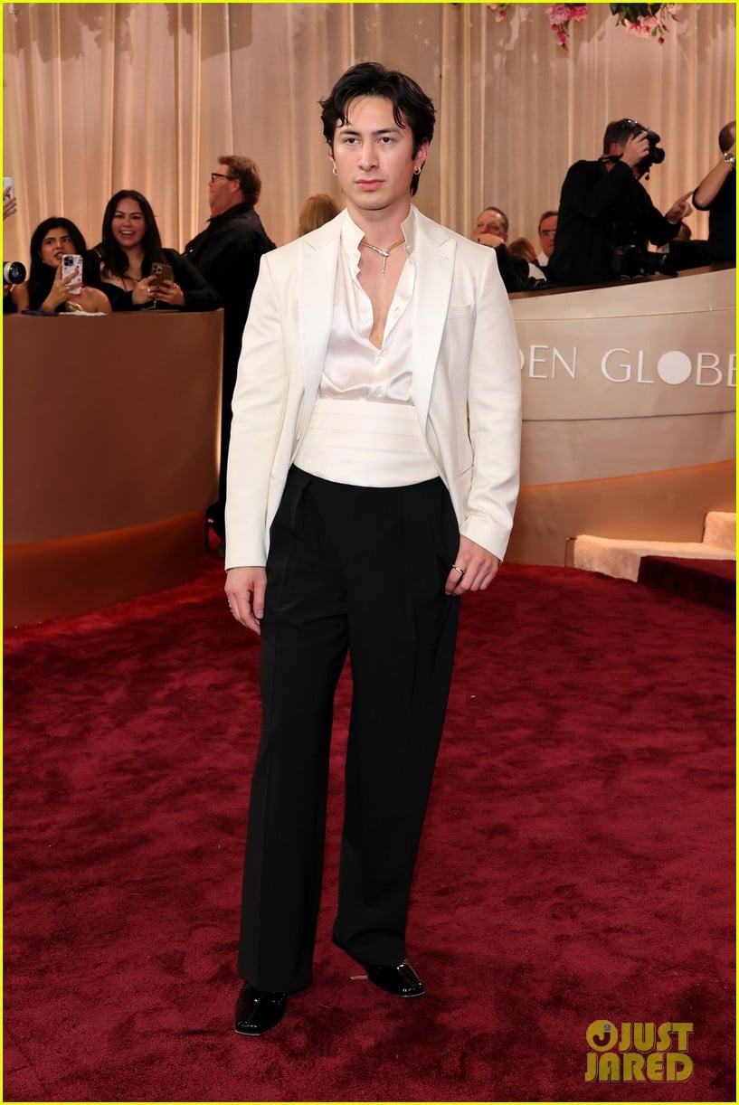 Heated Rivalry's Hudson Williams Makes His Golden Globes Debut in Sleek ...