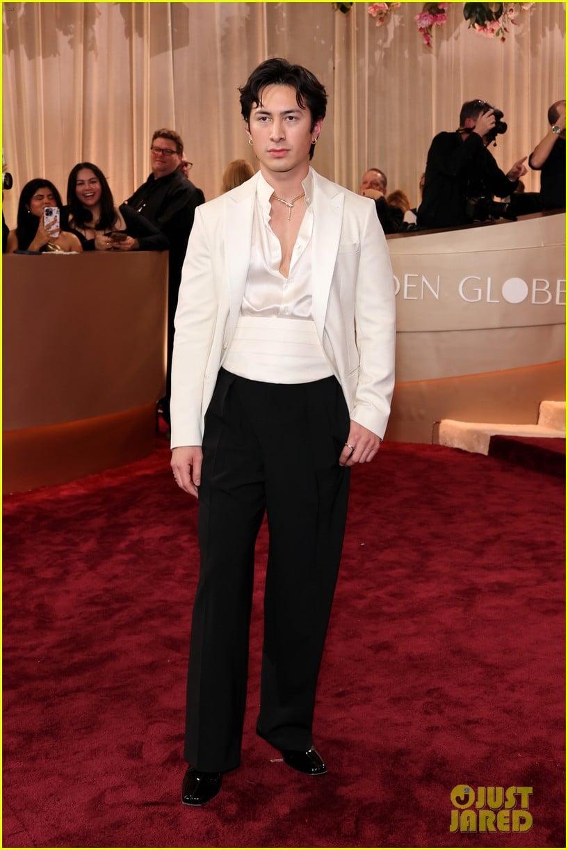 Heated Rivalry's Hudson Williams Makes His Golden Globes Debut in Sleek ...