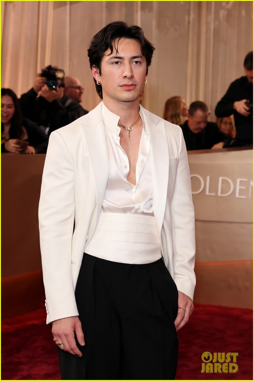 Heated Rivalry's Hudson Williams Makes His Golden Globes Debut in Sleek ...