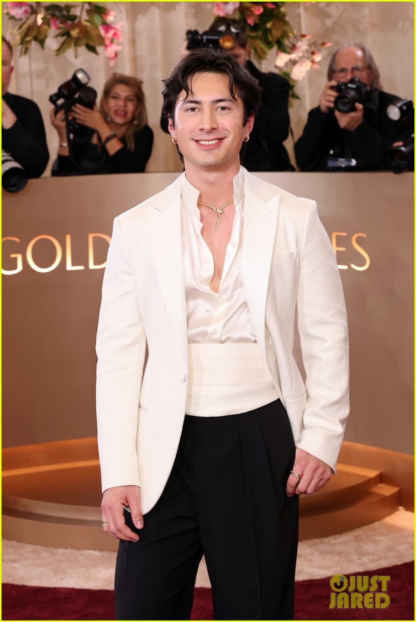 Heated Rivalry's Hudson Williams Makes His Golden Globes Debut in Sleek ...