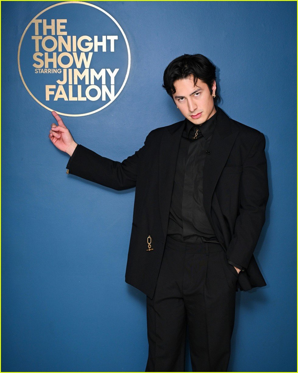 Hudson Williams Teases 'Heated Rivalry' Season 2, Teaches Jimmy Fallon ...