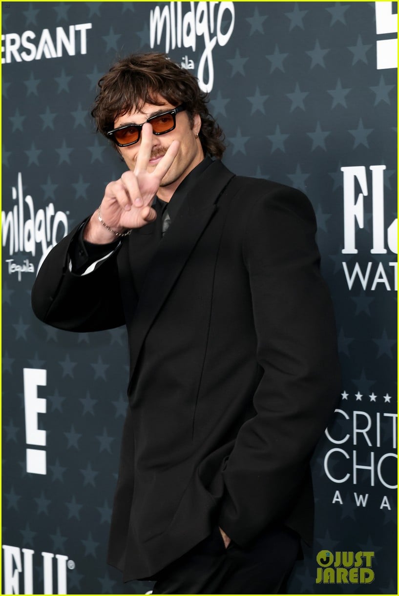 Jacob Elordi Picks Up First Major Acting Award at Critics' Choice ...