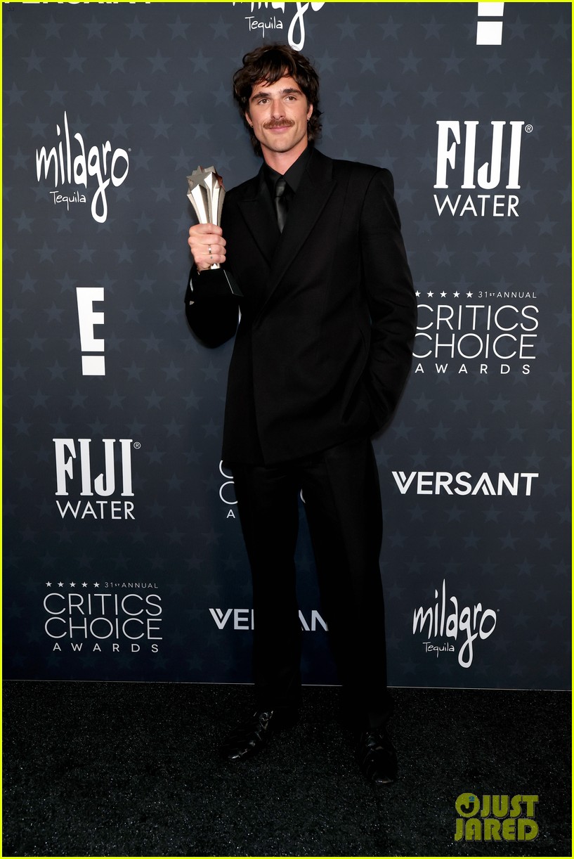 Jacob Elordi Picks Up First Major Acting Award at Critics' Choice ...
