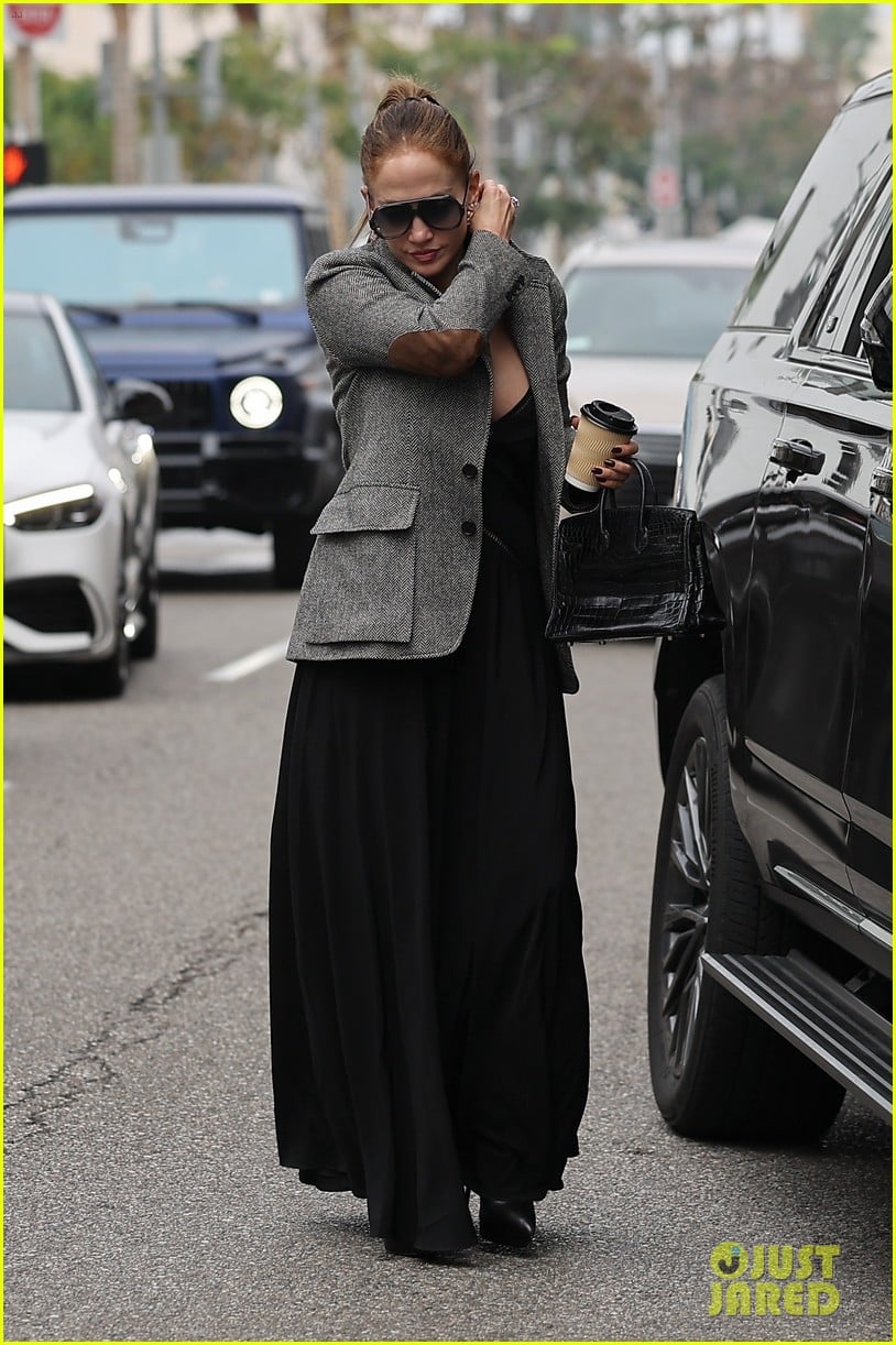 Jennifer Lopez Spotted Shopping in L.A. Amid a Long Week of Glambot ...