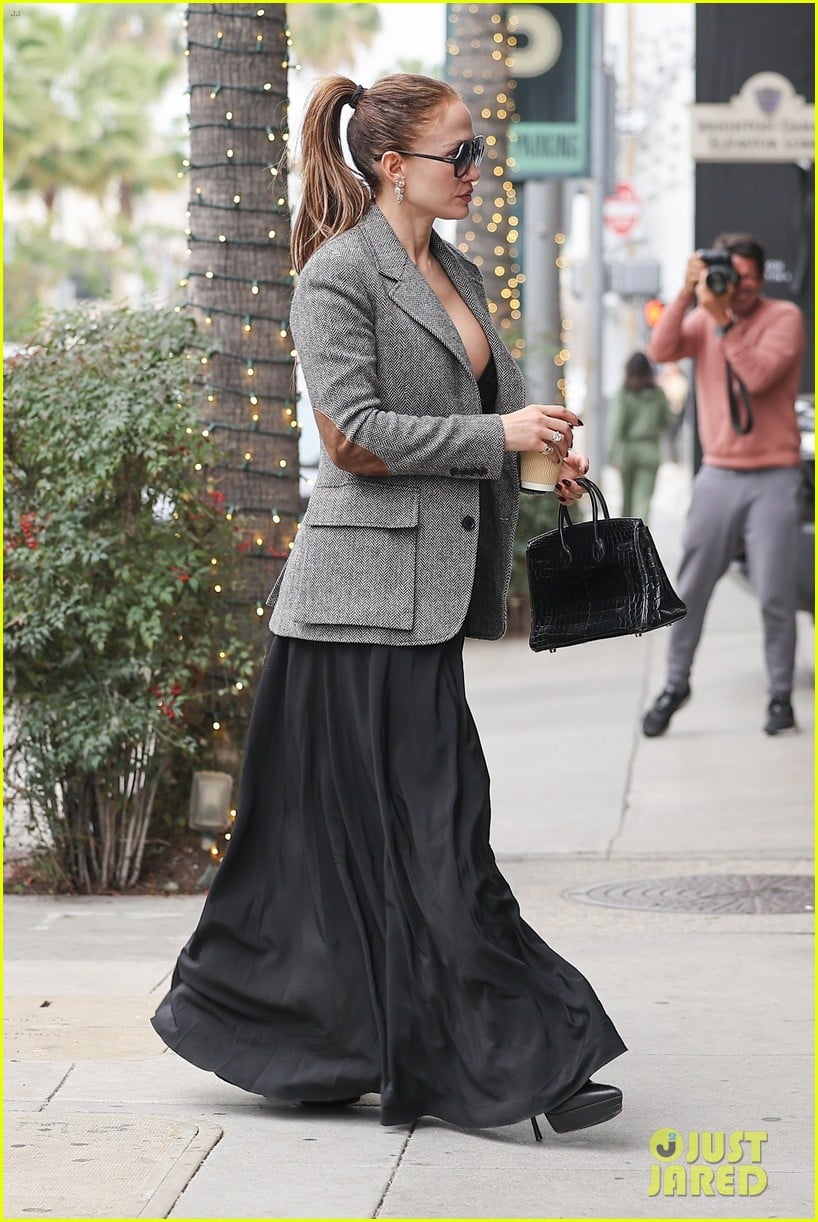 Jennifer Lopez Spotted Shopping in L.A. Amid a Long Week of Glambot ...