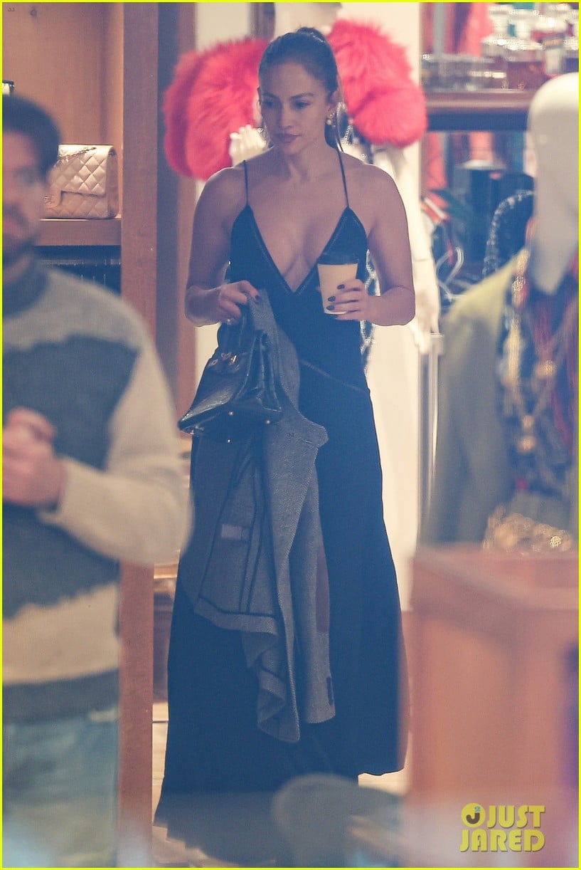 Jennifer Lopez Spotted Shopping in L.A. Amid a Long Week of Glambot ...