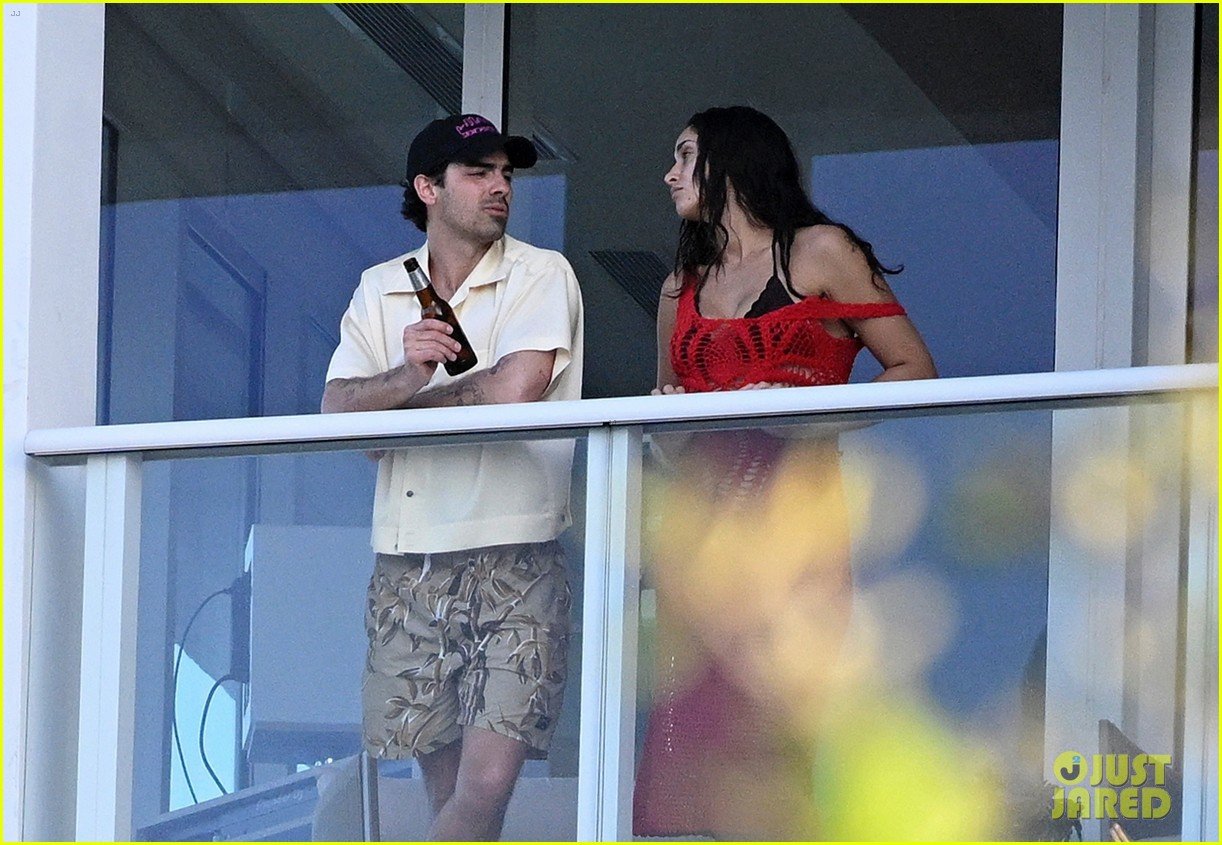 Joe Jonas & Rumored Girlfriend Tatiana Gabriela Enjoy Sunset View In ...