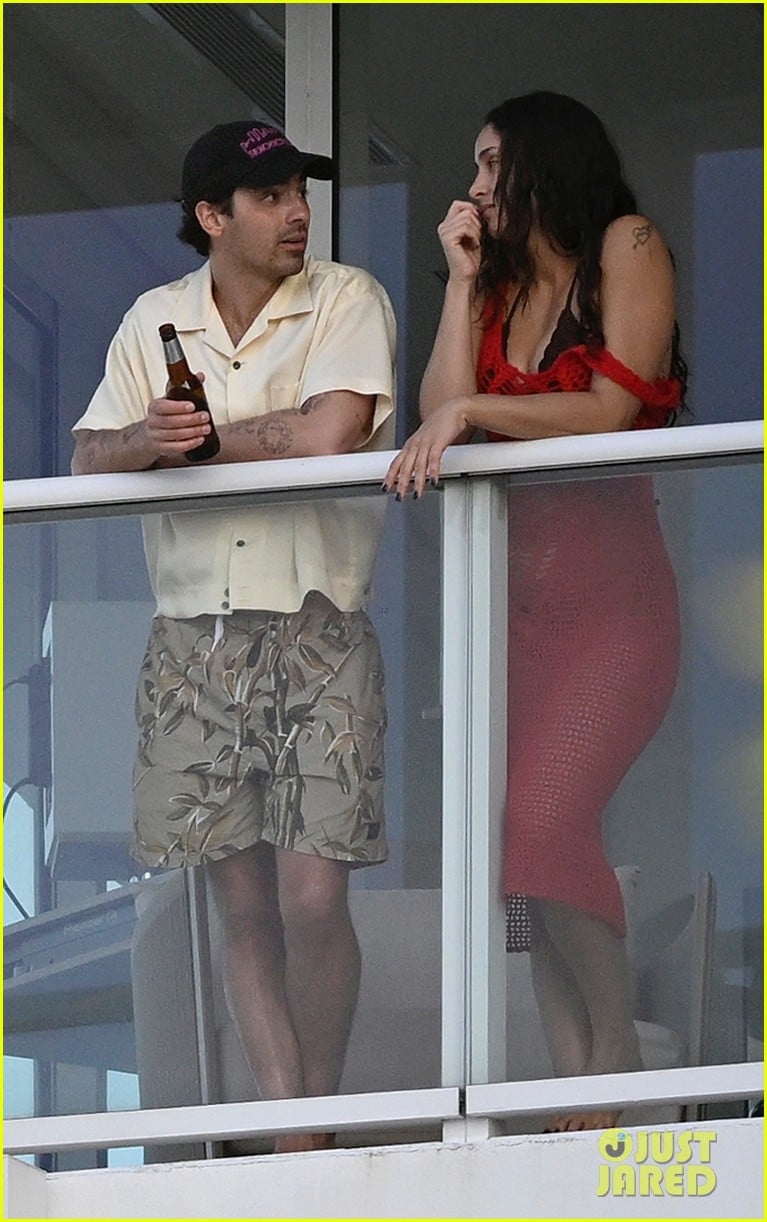 Joe Jonas & Rumored Girlfriend Tatiana Gabriela Enjoy Sunset View In ...