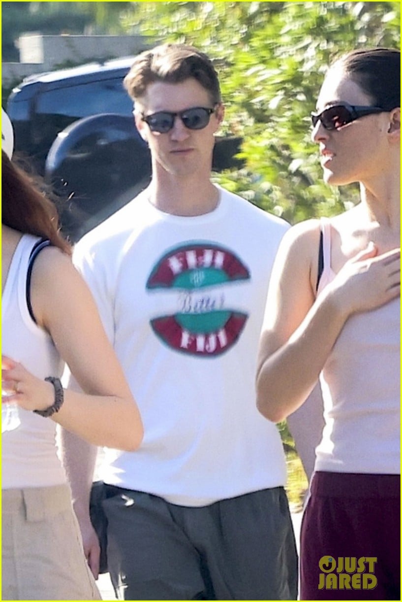 Joey King & Logan Lerman Spotted on Dog Walk Double Date: Photo 5271426 ...